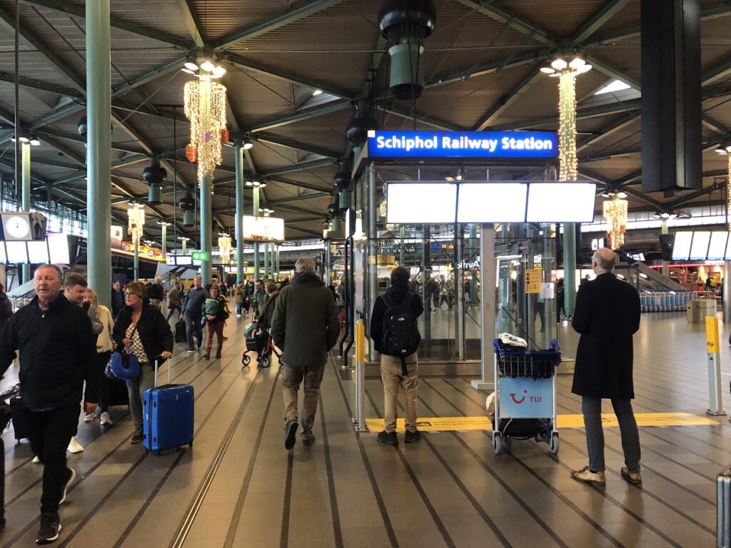 Schiphol airport railway station - Amsterdam Explorer