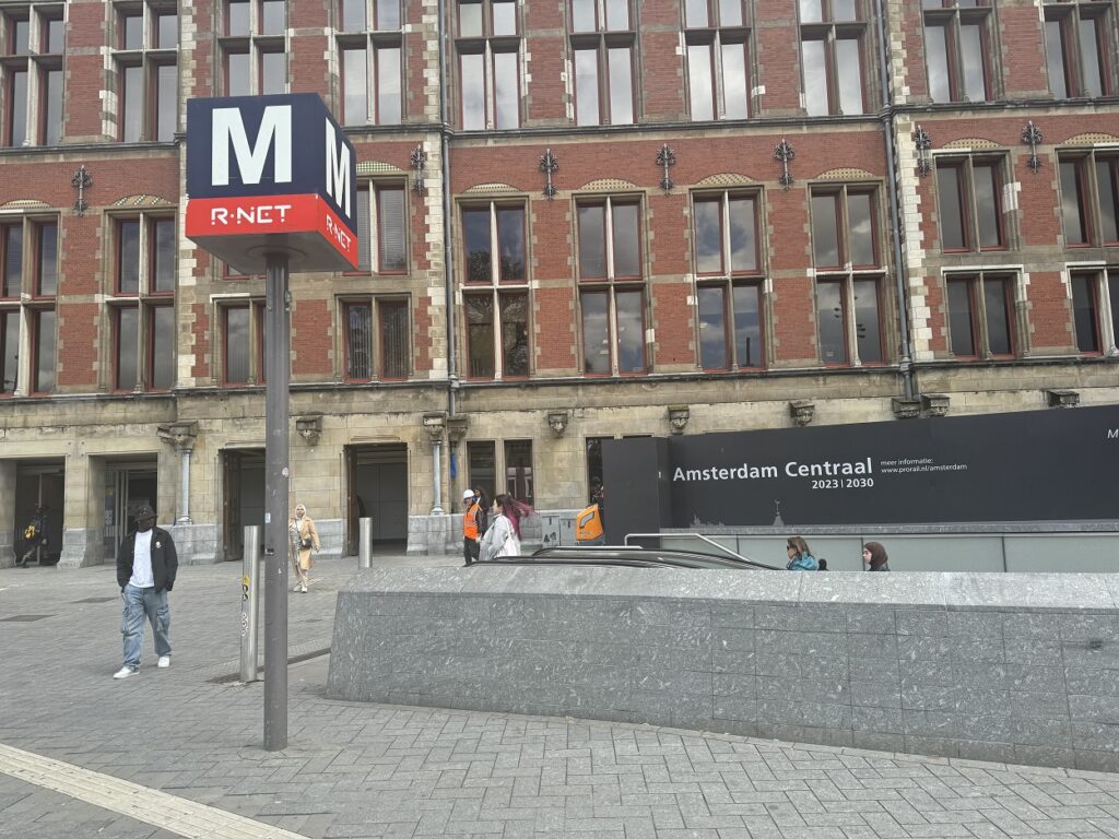 Metro in Amsterdam: tickets, map, opening times